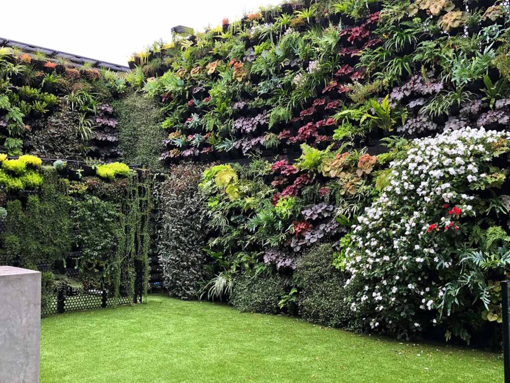 Why Including A Vertical Garden In Your Landscaping Is An Awesome Idea ...